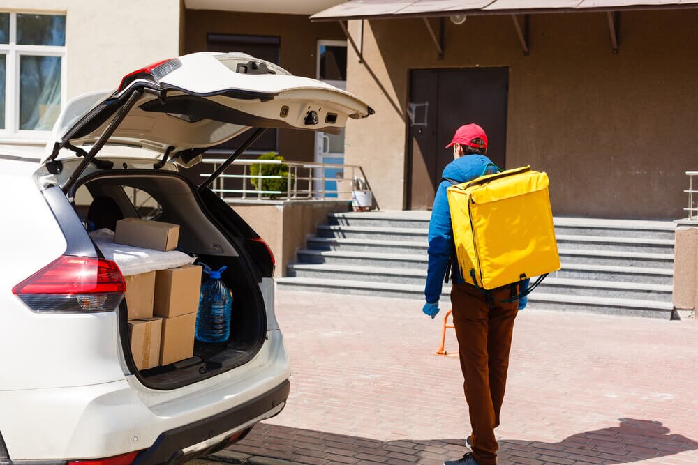 Why you need extra auto insurance when delivering food | LowestRates.ca